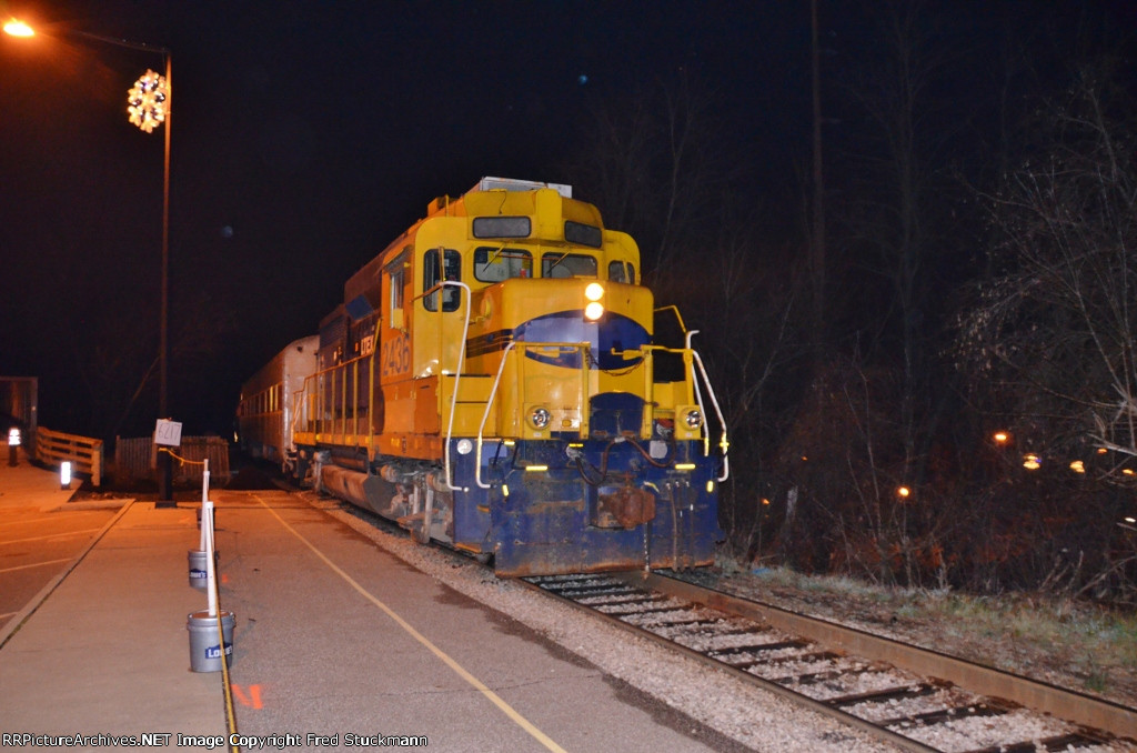 LTEX 2436 retreats northbound.